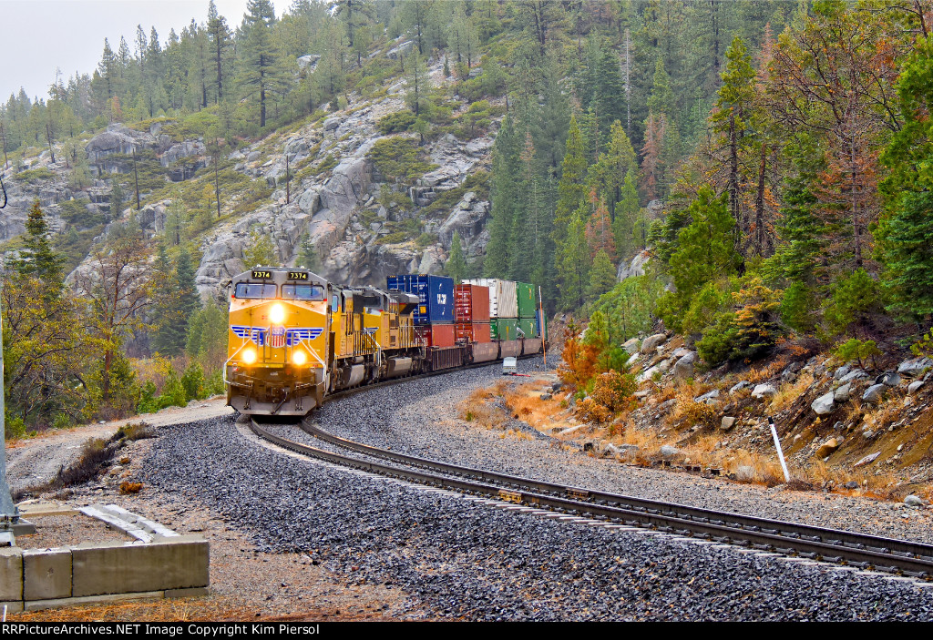 UP 7674 WB UP Roseville (Donner Pass) Sub